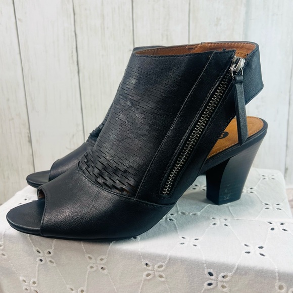 Dress Barn | Shoes | Cp By Dressbarn 9m Slip On Block Heels Ankle Open ...